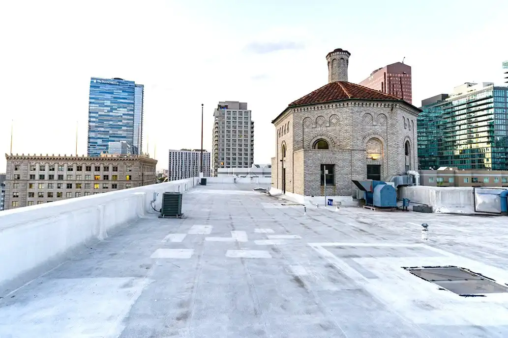 Standard Oil Building Rooftop - DTLA LEASING
